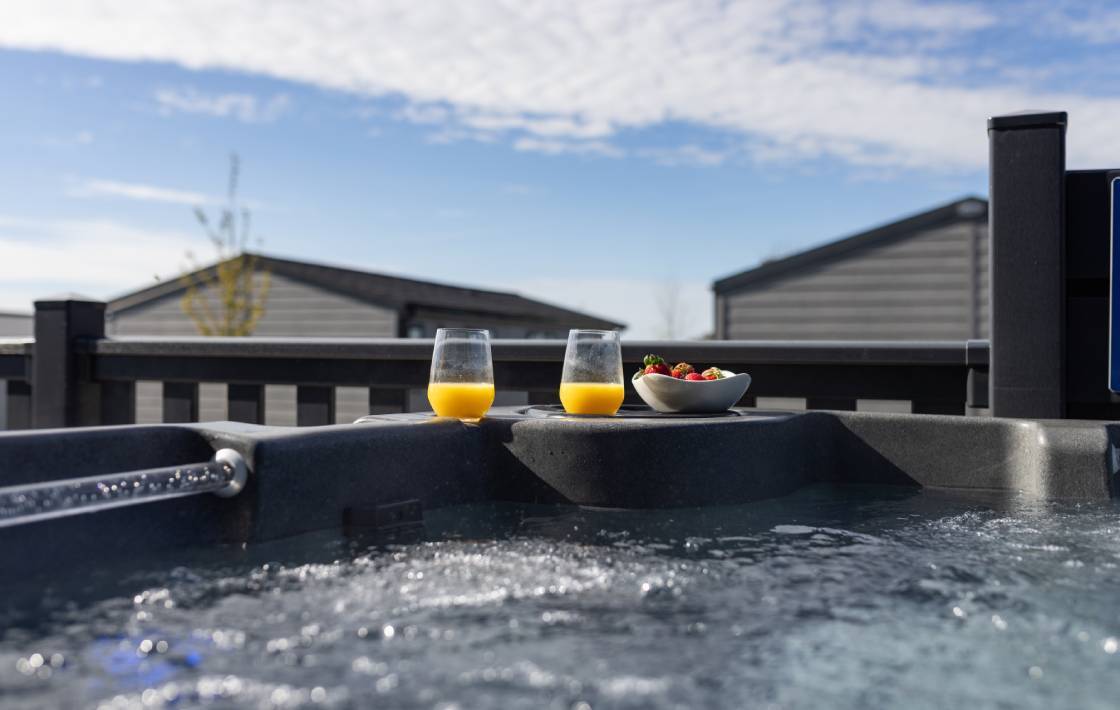 Exclusive | 2 bedroom lodge with hot tub | Lovat Parks